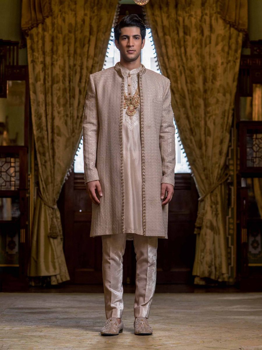 Get latest bridal lehenga for wedding on Falguni Shane Peacock